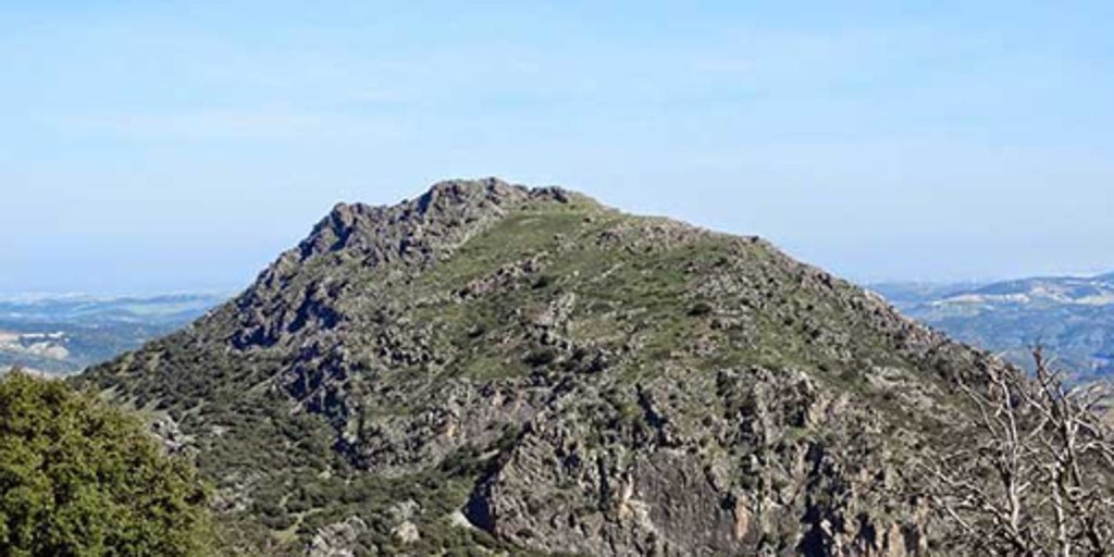 Senderismo por los ocho techos de Andalucía: descubre las cumbres del sur de Europa