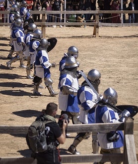 Combates medievales en el castillo donde Charlton Heston y Sofía Loren ...