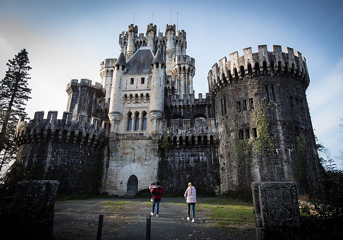 Se puede visitar el castillo de butron | Portugalessence.com