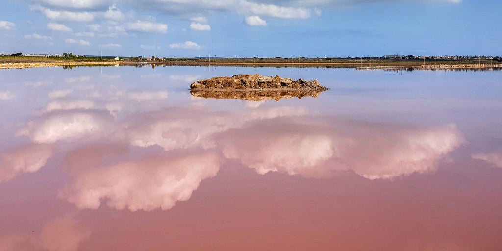 La Laguna Rosa, una atracción única en uno de los parajes más populares ...