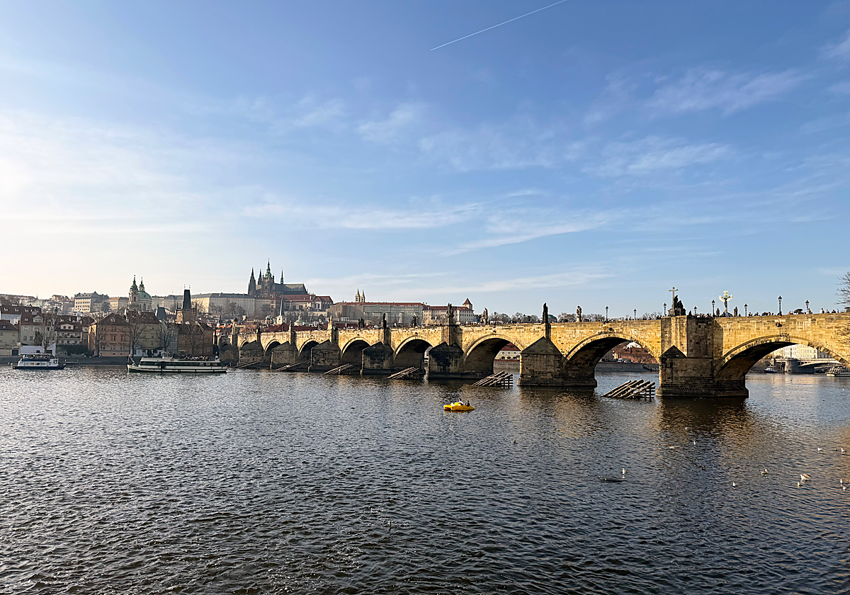 Historia, curiosidades y leyendas del Puente de Carlos, símbolo indiscutible de la ciudad de Praga