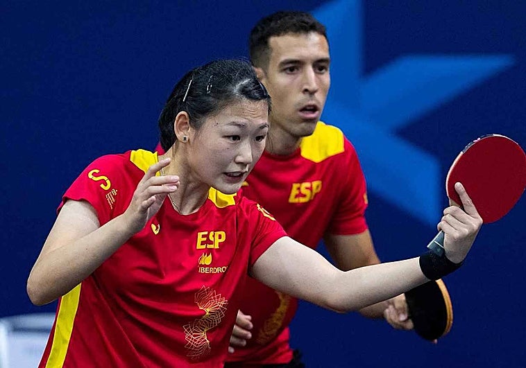 Álvaro Robles alcanza los octavos del Mundial en dobles masculino y mixto