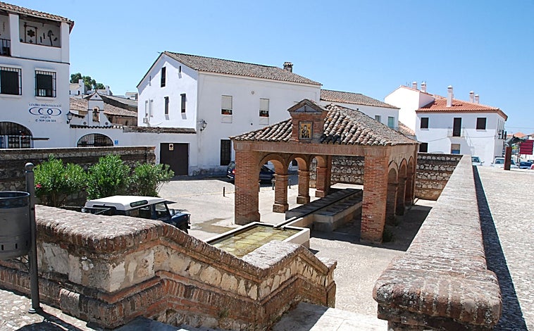 El legado monumental más desconocido de Aníbal González en la Sierra de ...