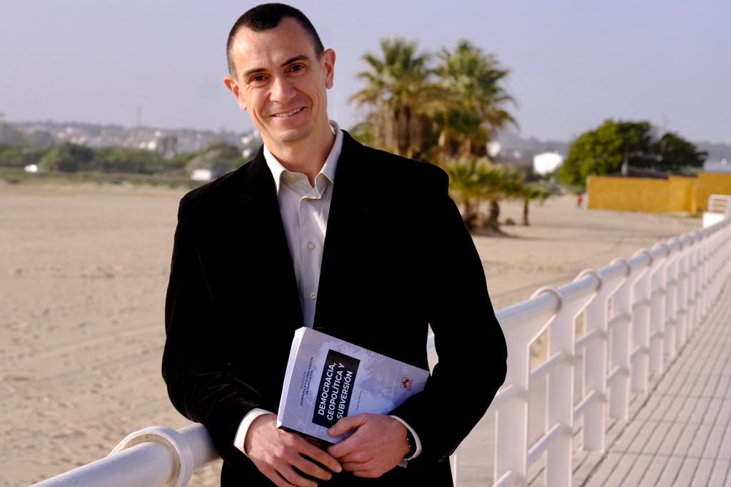 «La enseñanza militar me inculcó el pensamiento crítico»