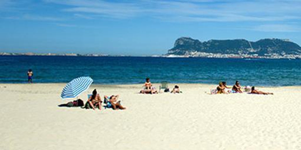 El trasvase de arena en la playa de El Rinconcillo se hará a partir de ...