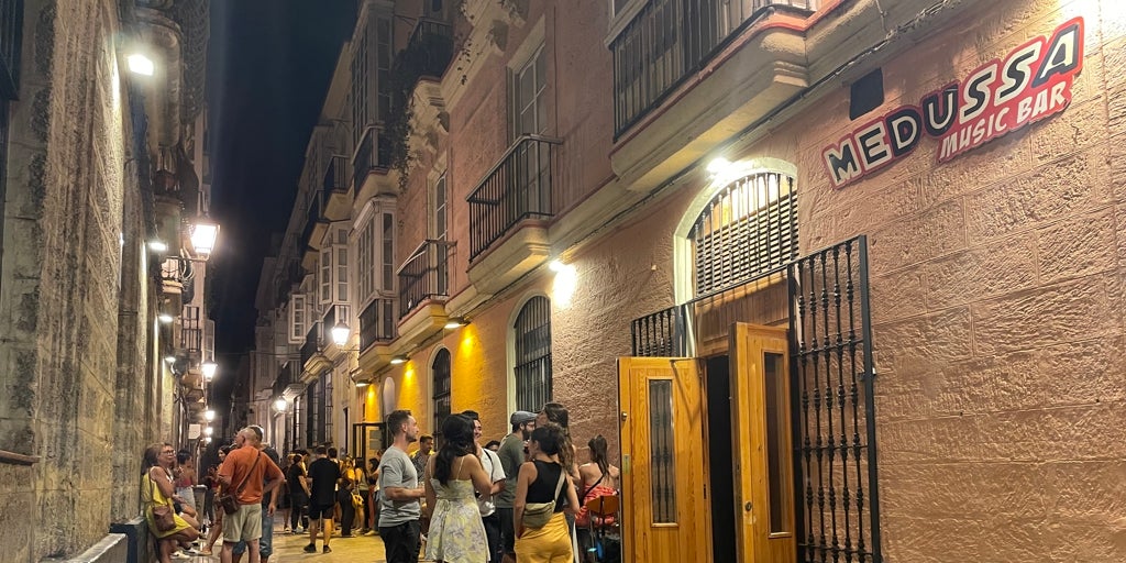 «No es normal que en una capital como Cádiz haya sólo dos discotecas ...