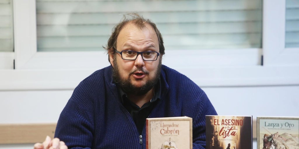 El escritor Javier Fornell analiza su obra en la Asociación de Vecinos ...