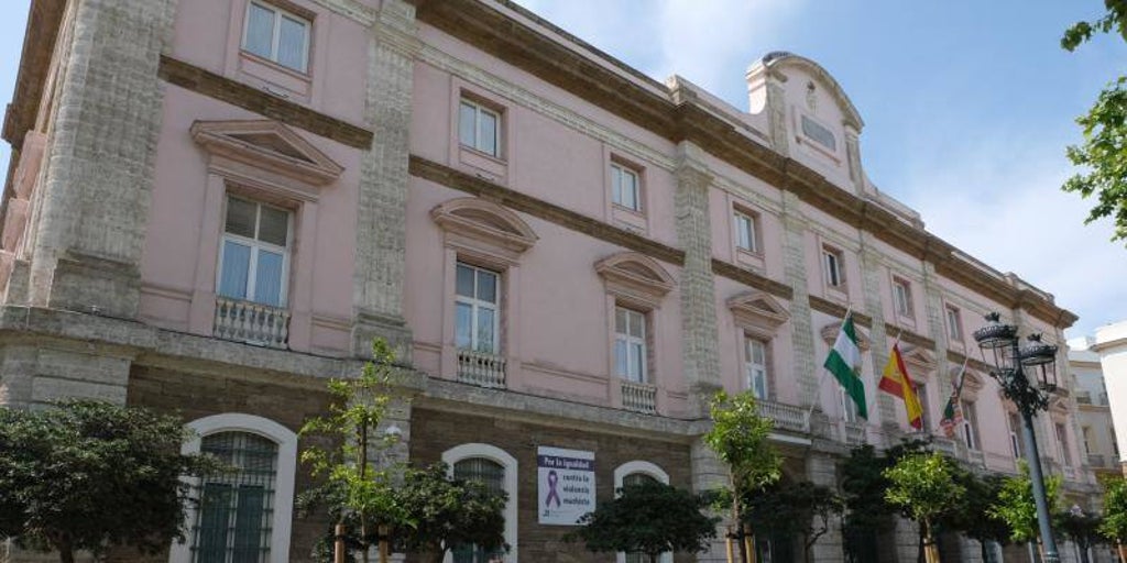 Las directrices de Juanma Moreno acotan la presidencia de la Diputación