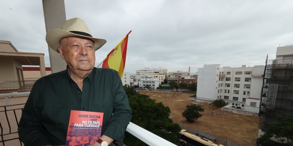 Jaime Rocha presenta su libro 'Misiles para la ETA' en el Ateneo de Cádiz