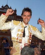 «El Califa» abre la Puerta Grande de Las Ventas