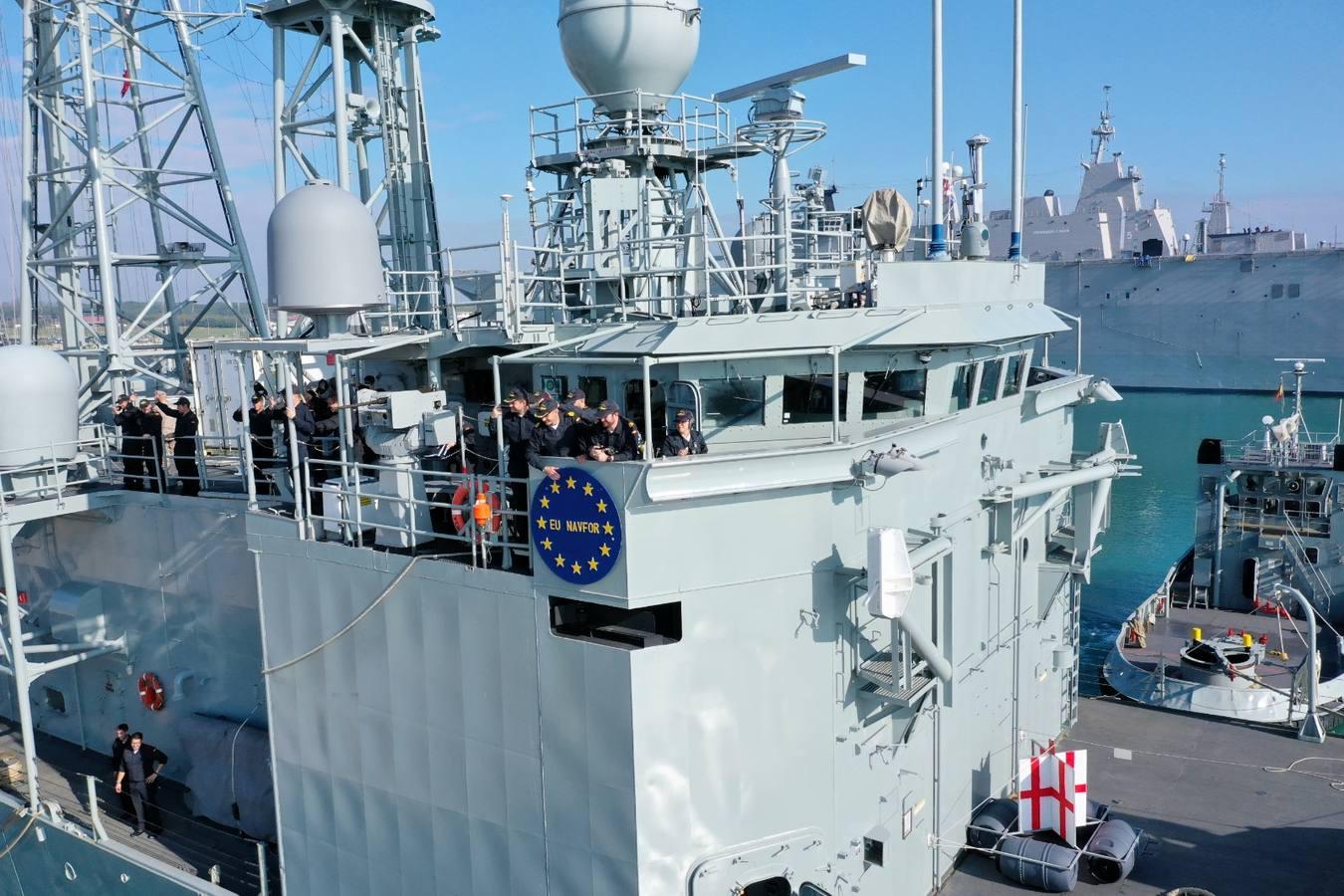 Así se ve desde el aire la salida de la fragata 'Numancia' de la base ...