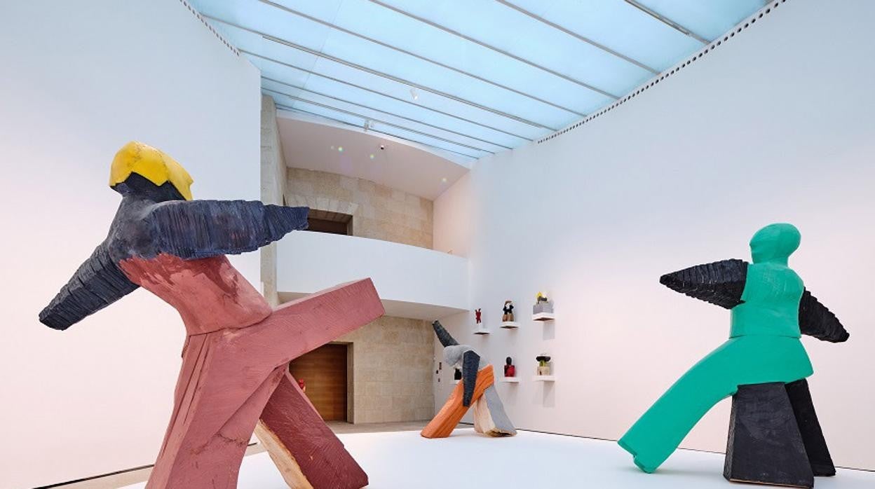 Leiro y el cuerpo de la escultura