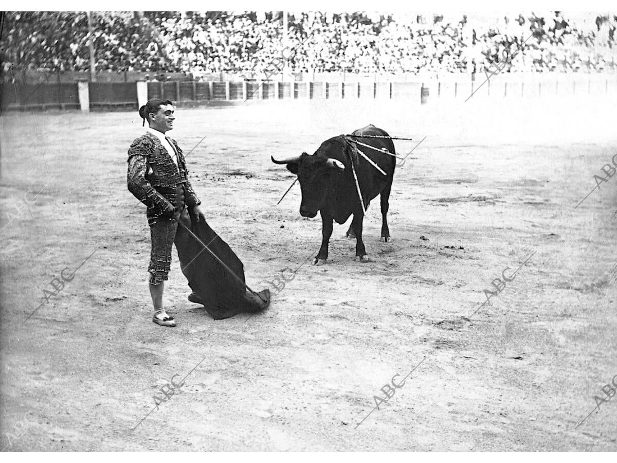 Machaco Correspondiendo A las Ovaciones del público durante su faena en ...