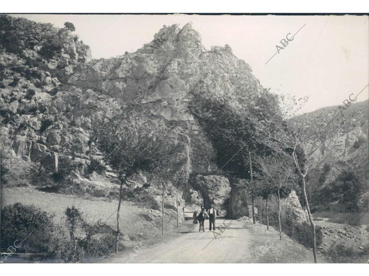 Camino de Ansó. Entrada A La "Foz de Binies" - Archivo ABC