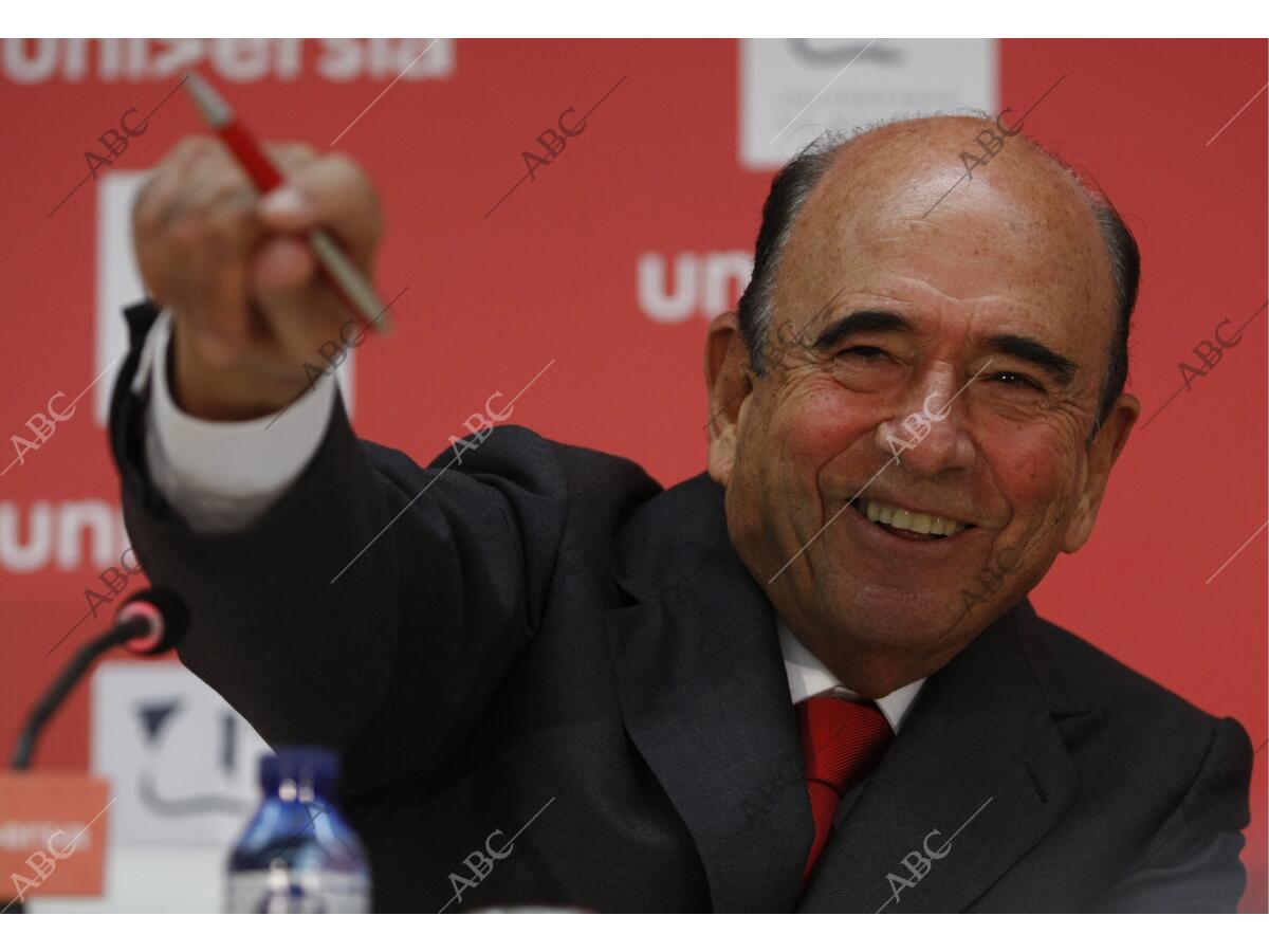 Emilio Botín durante la rueda de prensa tras la junta general de ...