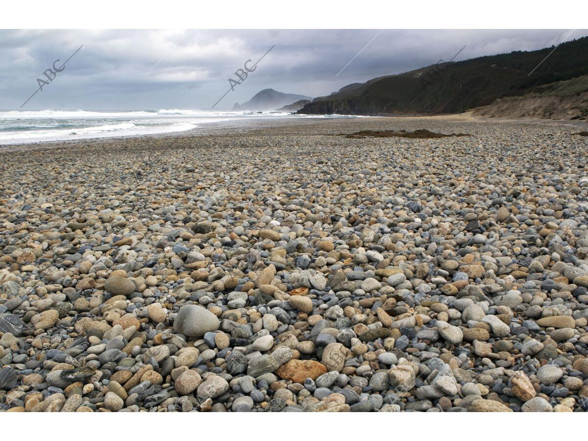 El temporal deja sin arena la playa de Ponzos - Archivo ABC