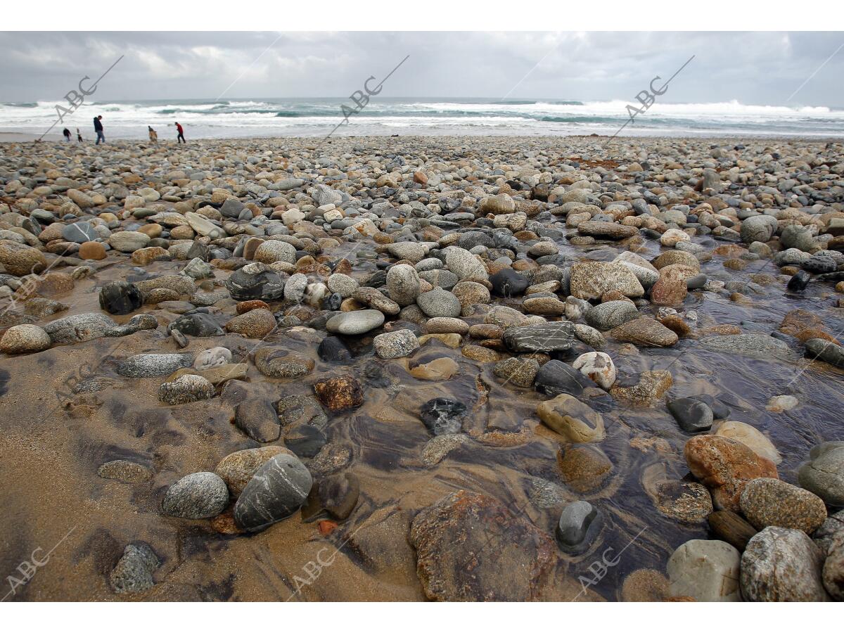 El temporal deja sin arena la playa de Ponzos - Archivo ABC