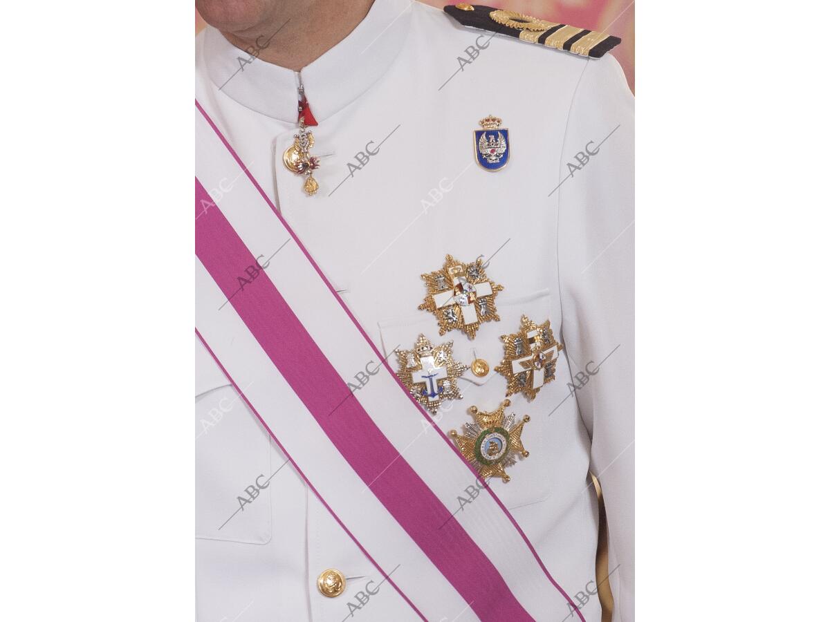 Reciben a una representacion de los tres ejercitos y la Guardia Civil ...