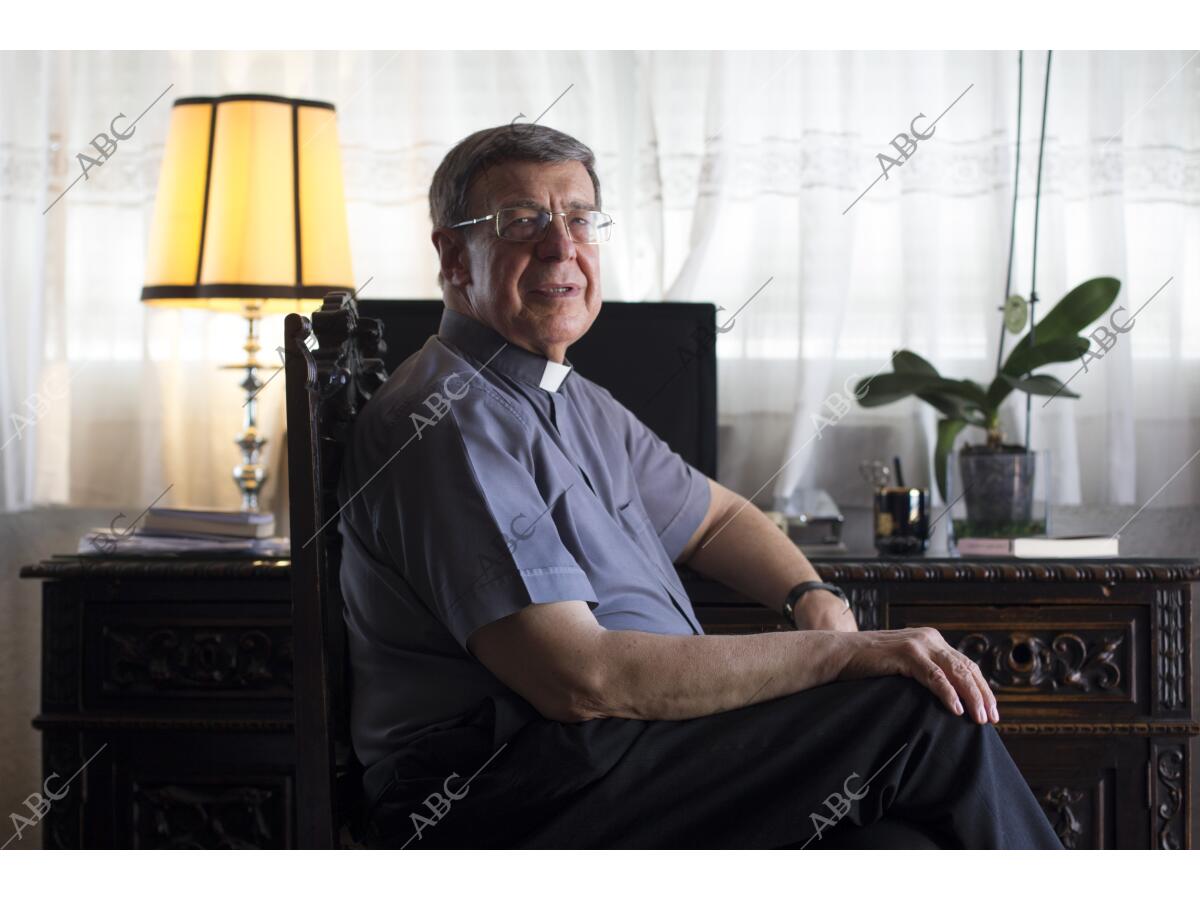 Entrevista al padre Alfonso Simón, autor del libro «El Paraíso Abierto ...