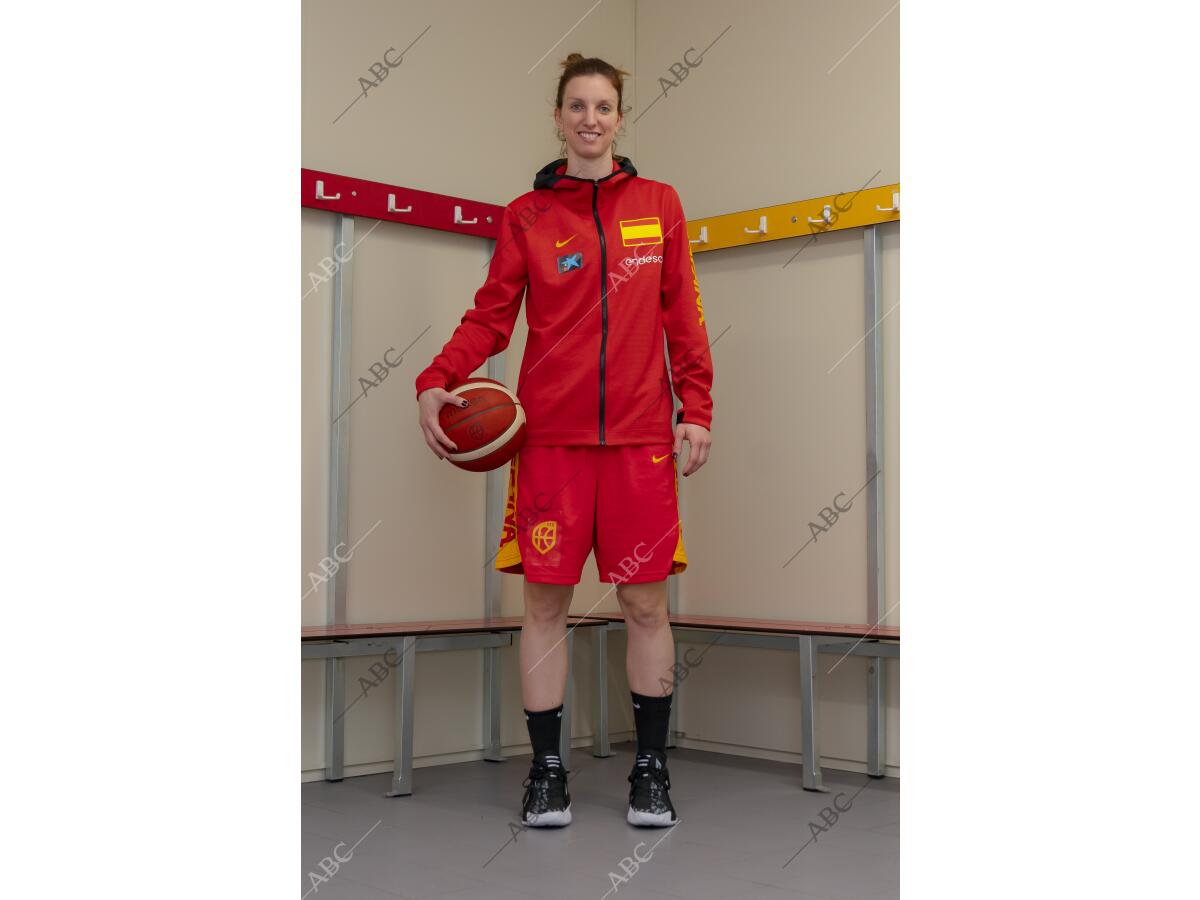 Laura Gil, pivot de la selección española, posa para ABC antes de ...