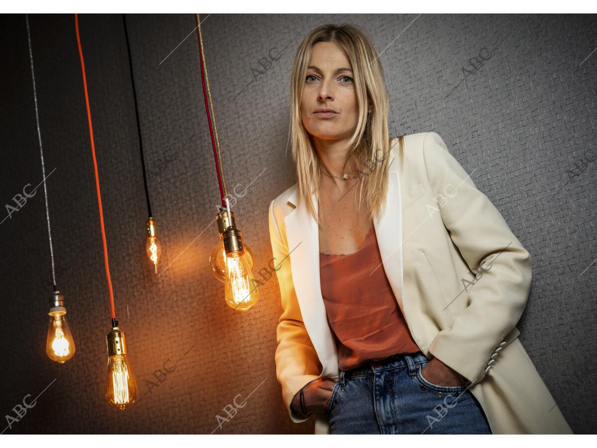 Entrevista a Andrea Marcolongo en la presentación de «Etimologías para ...