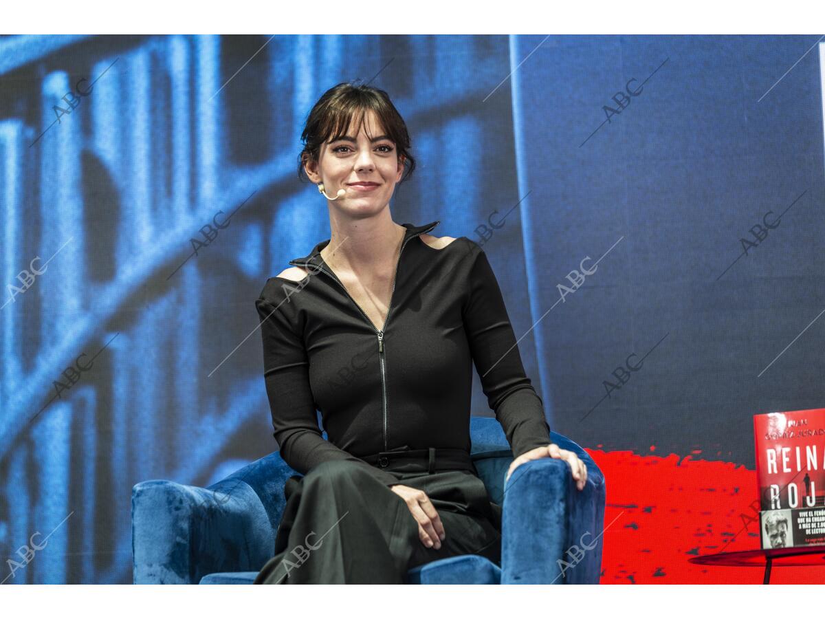 Vicky Luengo, protagonista de la serie Reina Roja, durante la rueda de ...