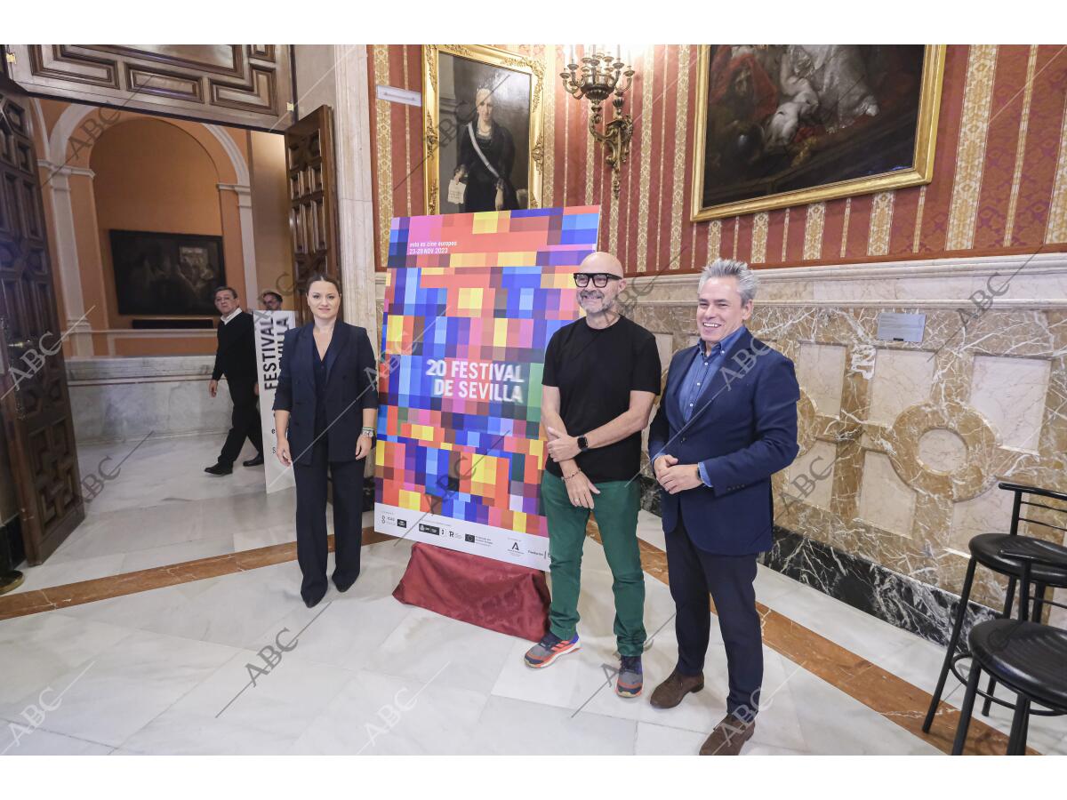 Minerva Salas, el artista Pedro Cabaña y Manuel Cristóbal, junto al ...