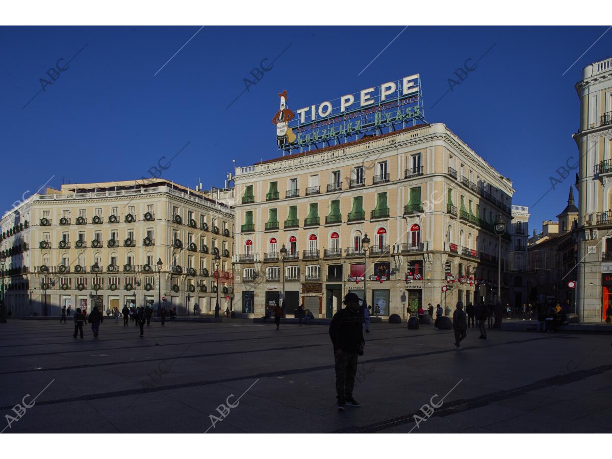 Puerta del Sol. Cartel de tío Pepe - Archivo ABC