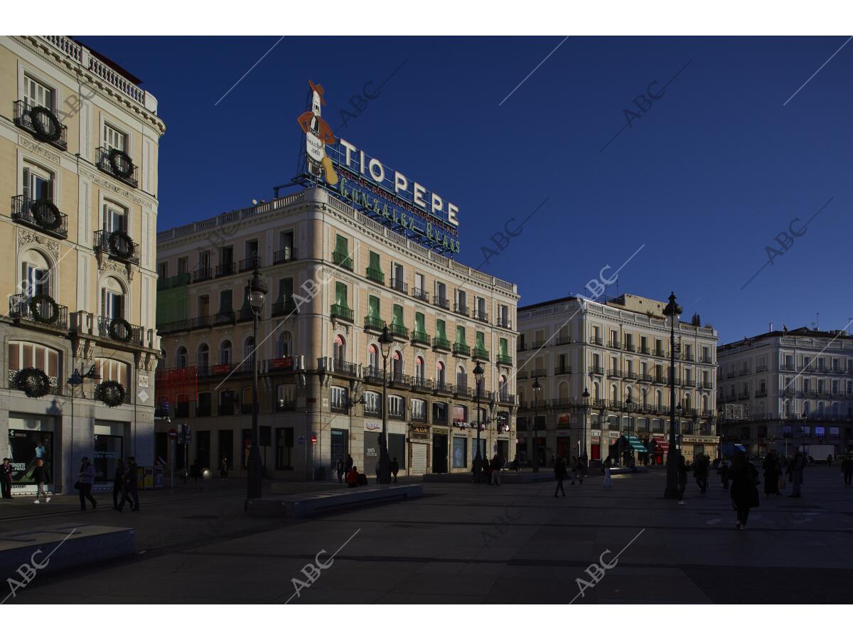 Puerta del Sol. Cartel de tío Pepe - Archivo ABC