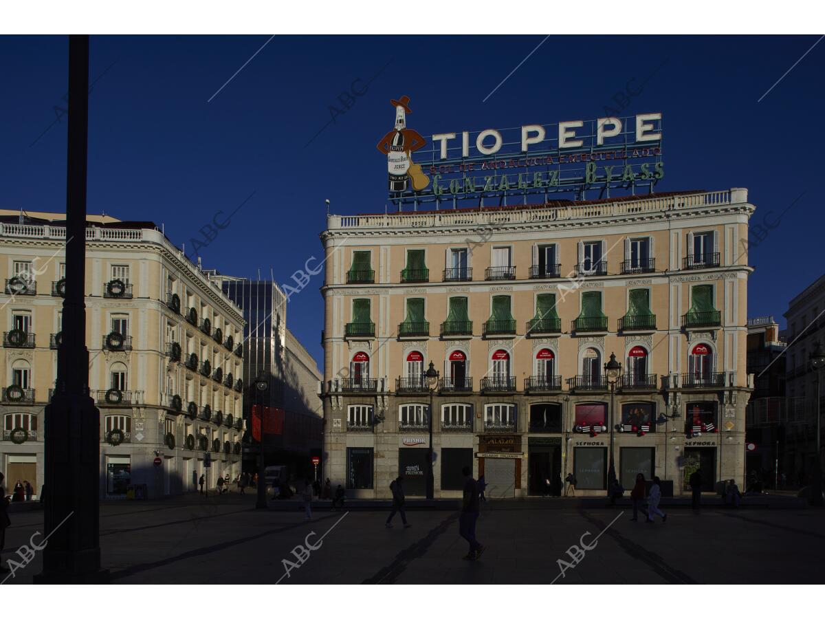 Puerta del Sol. Cartel de tío Pepe - Archivo ABC